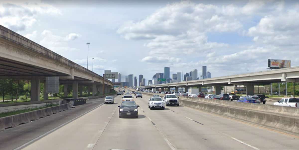 Lawyer Commentary: 2 Killed in Suspected DWI Crash on Gulf Freeway